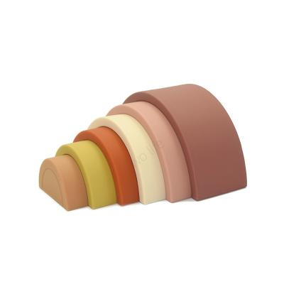 Cina Materiale libero educativo del giocattolo BPA FDA LFGB dell'impilatore dell'arcobaleno del silicone del bambino in vendita