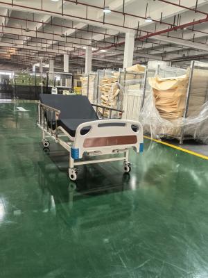 China Cama de hospital manual de duas funções com quadro de aço laminado a frio à venda