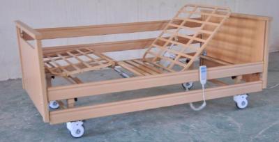 Cina Professione d'infermiera elettrica CareBed di funzioni pieghevoli pazienti di legno di Siderails due in vendita