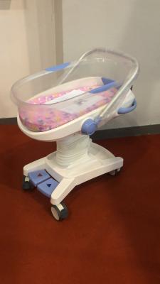 Cina Multiuso regolabile dell'ospedale della greppia bianca del bambino per i neonati di cura in vendita