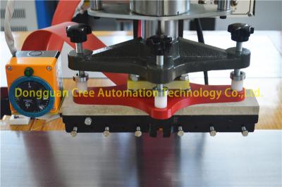 Cina Saldatore di plastica ad alta frequenza 220V con spessore di saldatura veloce di velocità 0.2-2.5mm in vendita