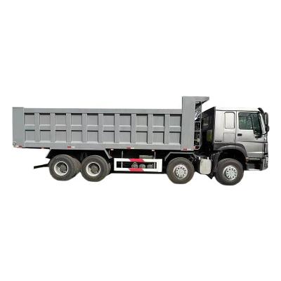 Cina Trasporto merci Sinotruk Howo 8x4 Dump Truck con serbatoio di carburante da 300Ltr e 400 CV in vendita