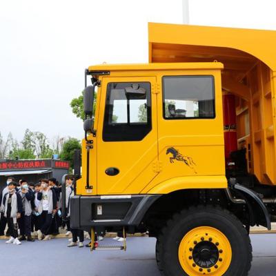 Chine 10 tonnes de camions-déchargeurs miniers 4X2 avec une capacité de réservoir de carburant ≥ 600L pour le transport du charbon à vendre