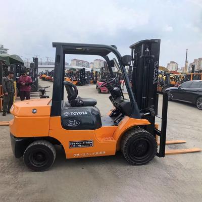 China 2WD 4WD 3 Ton Toyota Gebruikte Vorklift met 2 Stage Mast en 24V Vorklift Roterende Vork Te koop