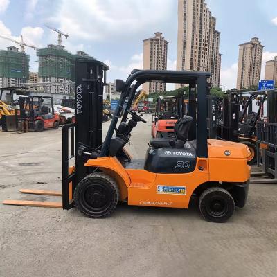 China 2WD 4WD 3 Ton Toyota Gebruikte Vorklift met 2 Stage Mast en 24V Vorklift Roterende Vork Te koop