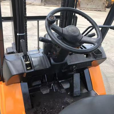 China 2WD 4WD 3 Ton Toyota Gebruikte Vorklift met 2 Stage Mast en 24V Vorklift Roterende Vork Te koop