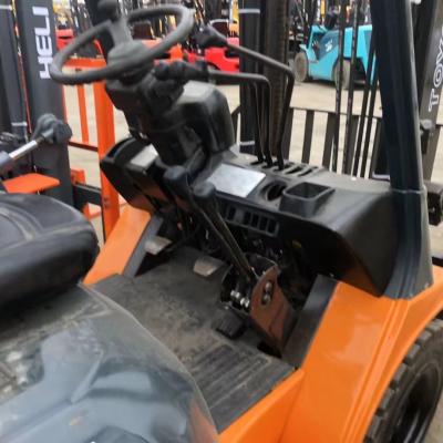 China 2.5 ton 3 ton Diesel vorkheftruck met zijdelingse schakelaar Vorkbreedte 120 mast 2 fase/3 fase Te koop