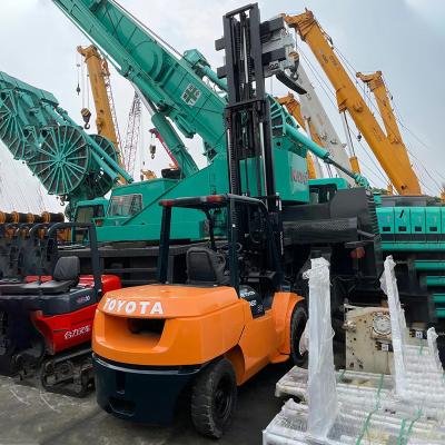 中国 5トンのトヨタディーゼルフォークリフト 自動トランスミッション 負荷センター距離600mm 販売のため