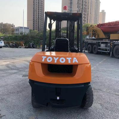 Китай Использованный 5-тонный дизельный вилочный погрузчик с автоматической коробкой передач 4-х колесным приводом и шириной вилки 125 продается