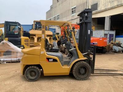Cina Strumenti di sollevamento di 3 tonnellate di seconda mano CAT FD30 carrello elevatore diesel adatto a lavori pesanti in vendita