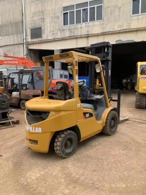 Cina Strumenti di sollevamento di 3 tonnellate di seconda mano CAT FD30 carrello elevatore diesel adatto a lavori pesanti in vendita