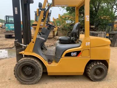 Cina Strumenti di sollevamento di 3 tonnellate di seconda mano CAT FD30 carrello elevatore diesel adatto a lavori pesanti in vendita