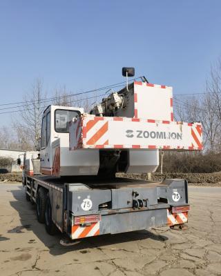 China Used Zoomlion 25 Ton Hydraulic Truck Mounted Crane with Max. Lifting Height of 43m for sale