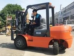 China FD30 Diesel vorkheftruck met 4300 kg gewicht en 125 mm vorkbreedte aangedreven door Isuzu motor Te koop