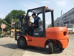 China FD30 Diesel vorkheftruck met 4300 kg gewicht en 125 mm vorkbreedte aangedreven door Isuzu motor Te koop