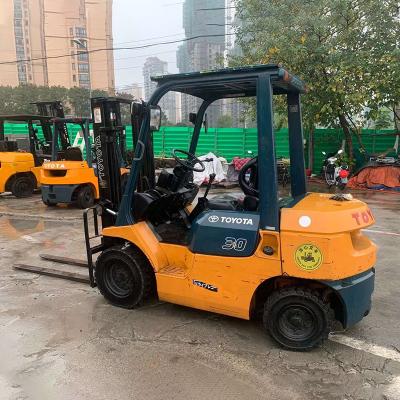 中国 ディーゼルエンジン 日本 トヨタ 倉庫の物料取り扱いに3トンのトライプレックスフォークリフトを使用 販売のため