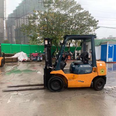 中国 ディーゼルエンジン 日本 トヨタ 倉庫の物料取り扱いに3トンのトライプレックスフォークリフトを使用 販売のため
