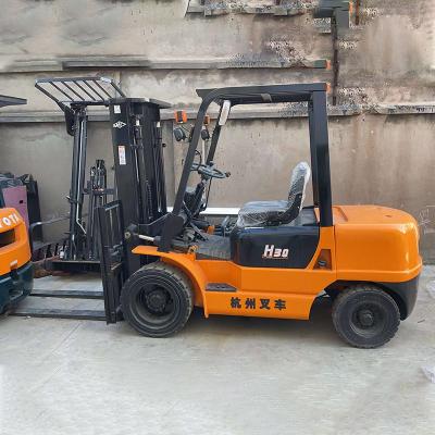 China 3 ton diesel vorkheftruck voor hotels 4 x 4 heftruck 3m hefhoogte 1070mm vorklengte Te koop