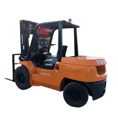 China 2001-4000 Werktijden 5 ton Toyota tweedehands gebruikte vorkheftruck met 560 mm vooroverhang Te koop