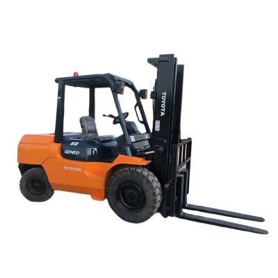 China 2001-4000 Werktijden 5 ton Toyota tweedehands gebruikte vorkheftruck met 560 mm vooroverhang Te koop