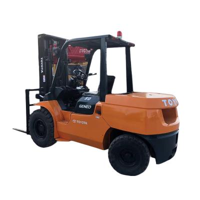 China 2001-4000 Werktijden 5 ton Toyota tweedehands gebruikte vorkheftruck met 560 mm vooroverhang Te koop