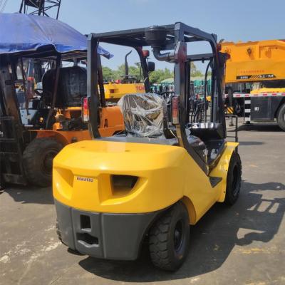 China Elevador elétrico a diesel de 3 toneladas Komatsu com ferramentas de elevação em bom estado à venda