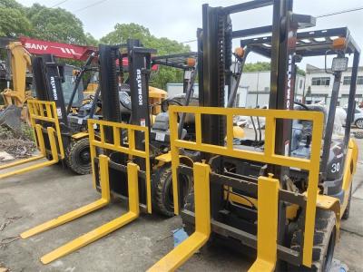 China 3000 kg hefgereedschap in goede staat Komatsu vorklift voor uw bedrijf Te koop