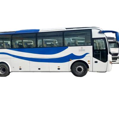China Autocarro de autocarro RHD LHD pronto para entrega com cilindrada de 8900 ml e tipo de transmissão manual à venda