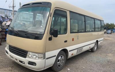 中国 中古トヨタコースター 30人座バス 6-8L エンジン容量と最大電源113/5200kw 販売のため