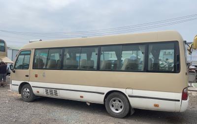 中国 中古トヨタコースター 30人座バス 6-8L エンジン容量と最大電源113/5200kw 販売のため