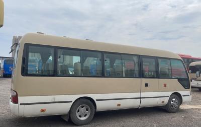 中国 中古トヨタコースター 30人座バス 6-8L エンジン容量と最大電源113/5200kw 販売のため