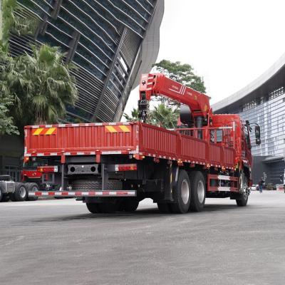 Cina Hydraulic Pulling Flatbed Truck-Mounted Crane 8 Ton 10 Tyre Crane Truck with Tray in vendita