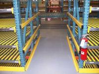 China Warehouse Gravity Carton Flow System Pallet Flow Racking With Roller for sale