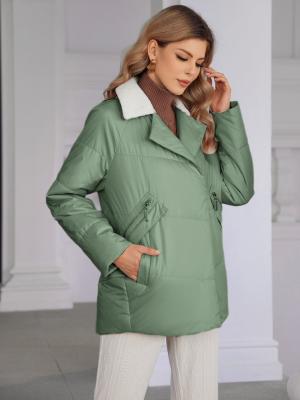 Cina Europa Cappotto invernale imbottito per donne di mezza età Tipo di tessuto in poliestere Lunghezza regolare Tasche doppie E pelliccia di capra di imitazione in vendita
