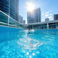 China Customizable Durable Stylish Swimming Pool Glass Divider for sale