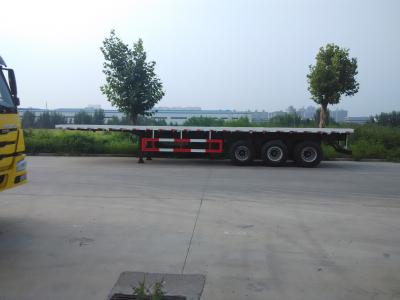 China 28T Landing Gear Flatbed Truck Trailer , Low Bed Semi Trailer 3 Axle for sale