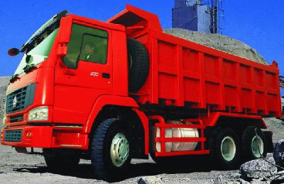Cina 50 tonnellate di Sinotruck HOWO di autocarri con cassone ribaltabile resistenti con determinare capacità di sovraccarico per estrarre in vendita