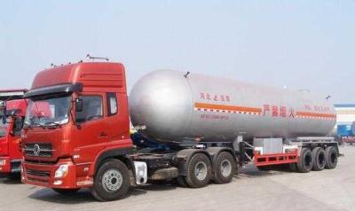 China Anti - Wave Baffles Fuel Tanker Semi Trailer Low Maintenance High Strength Steel Plate for sale