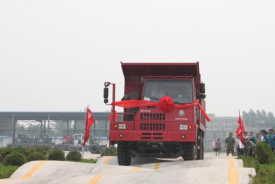 Cina l'autocarro con cassone ribaltabile di estrazione mineraria di 70tons Howo 6x4 10 spinge 6 dal modello movente 4 in vendita