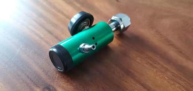 Oxygen Flow Meter with Humidifier Bottle