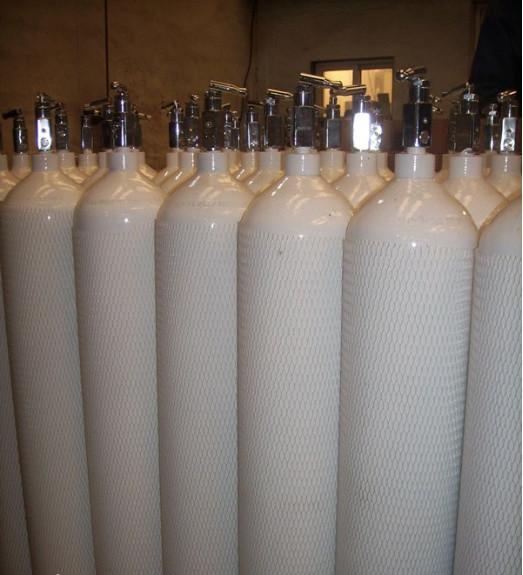 Quality 20 CF to 500 CF Gas Cylinders with Nontoxic Storage in Different Capacities for sale