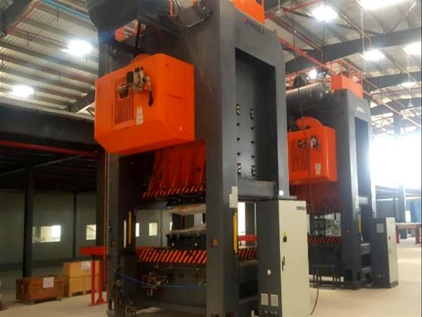 Linha de moldagem de chapa de metal flexível de máquina de lavar