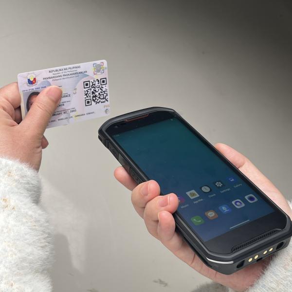 Quality Android 13 Handheld Terminal 4G Android Industrial Pda 5.5 Inch for sale