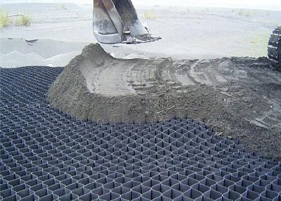 Cina Il favo nero Geocell dell'HDPE di griglia della strada inghiaia lo spessore di 1.0mm in vendita