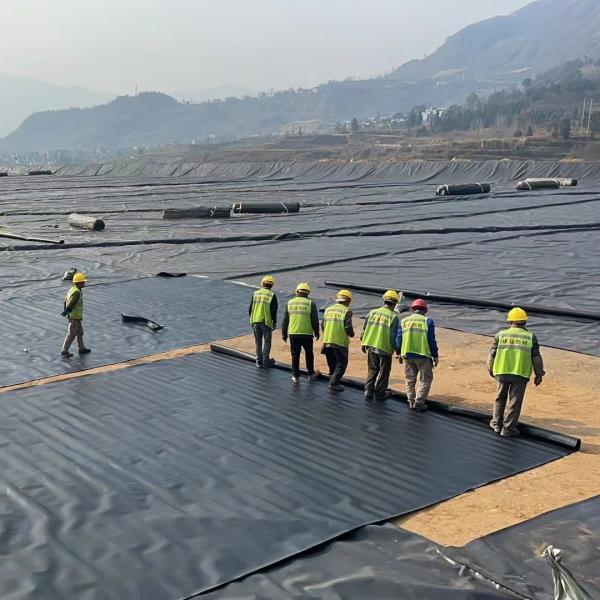 Quality Smooth HDPE Waterproof Geomembrane For Landfills And Sewage for sale