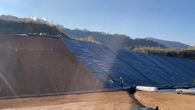 Китай HDPE гладкая геомембрана: существенный барьер для требовательного содержания продается