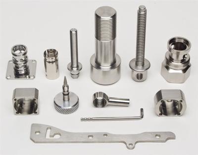 Cina AL 6063 pezzi meccanici di precisione di CNC 7075T fissa il taglio e la perforazione in vendita