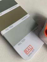 China RAL7035 Light Grey Gloss Polyester Powder Coating Paint with 180-200℃ Curing for Electrostatic Spray for sale