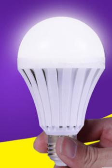 China 12 W AC power built in Li battery PP material Emergency bulb LED Rechargeable Bulb for sale