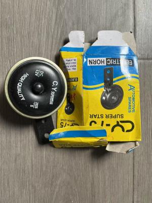 Cina LVEE DL126 Serie 12V Corno moto universale impermeabile Corno elettrico 12V 105db Moto Scooter Moto Loud Sound Argento in vendita